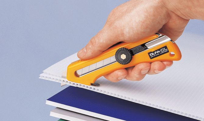 Cutter avec guide de coupe OLFA CL | ouverture de capots sur cartons | 18 mm | 1 cutter + lames ...