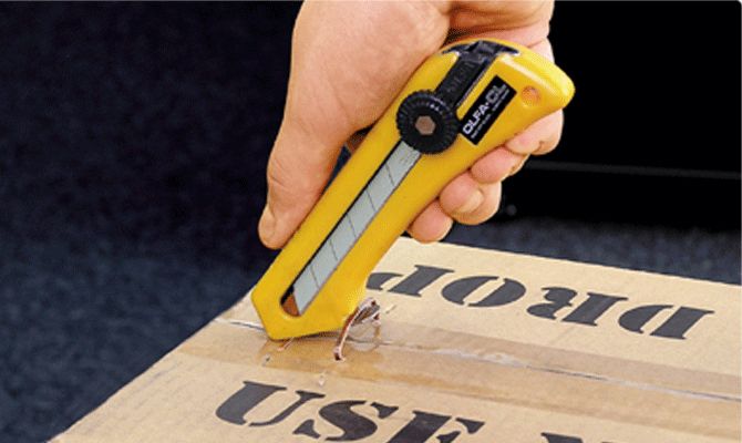 Cutter avec guide de coupe OLFA CL | ouverture de capots sur cartons ...